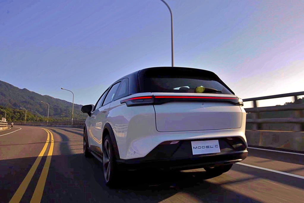 《其他電子》鴻海科技日暖身第3彈 量產版MODEL C預告片釋出 - 上市櫃 - 旺得富理財網