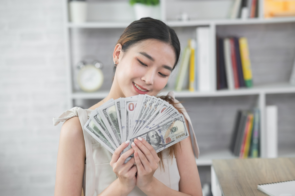 底層拚翻身 大學畢業存百萬超狂過程曝光 網看伙食內容全驚呆：拿命在換！ - 基金 - 旺得富理財網