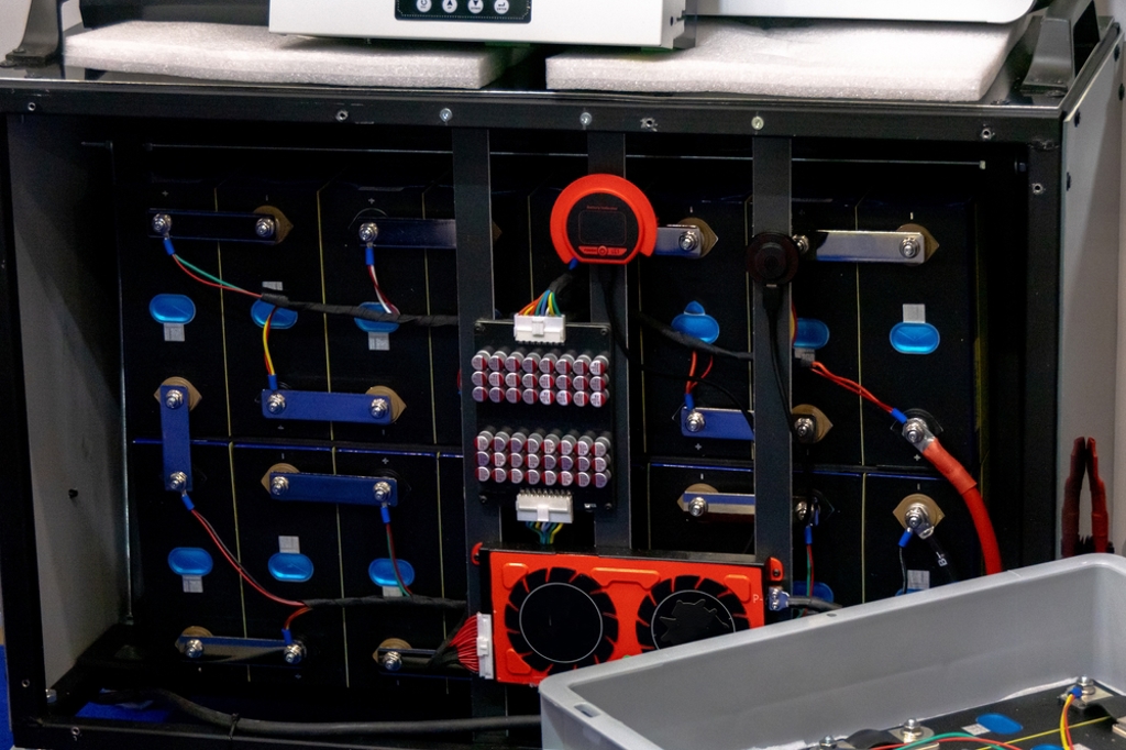 1表看》EPS 9→18.8元！BBU廠目標價直指400 順達、系統電、AES-KY如何挑？法人目標價、本益比全說了 - 上市櫃 - 旺得富理財網